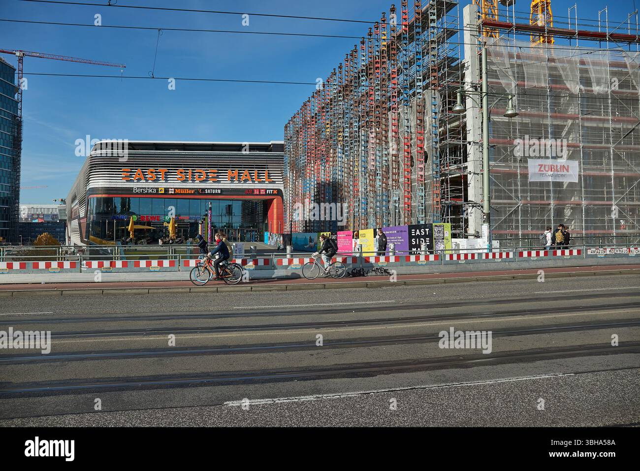 East side mall shopping hi-res stock photography and images - Alamy