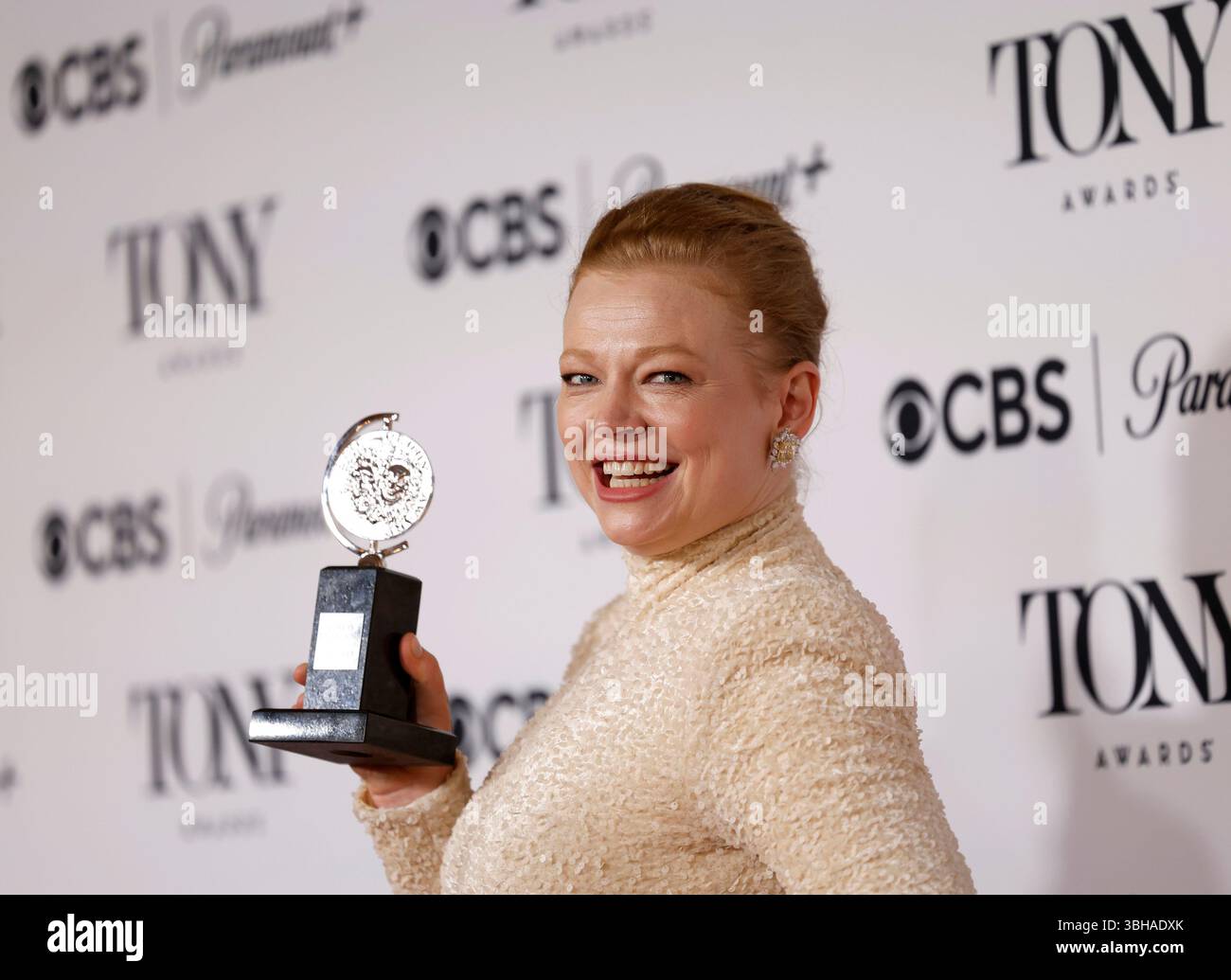 Sarah snook the picture of dorian gray hi-res stock photography and ...