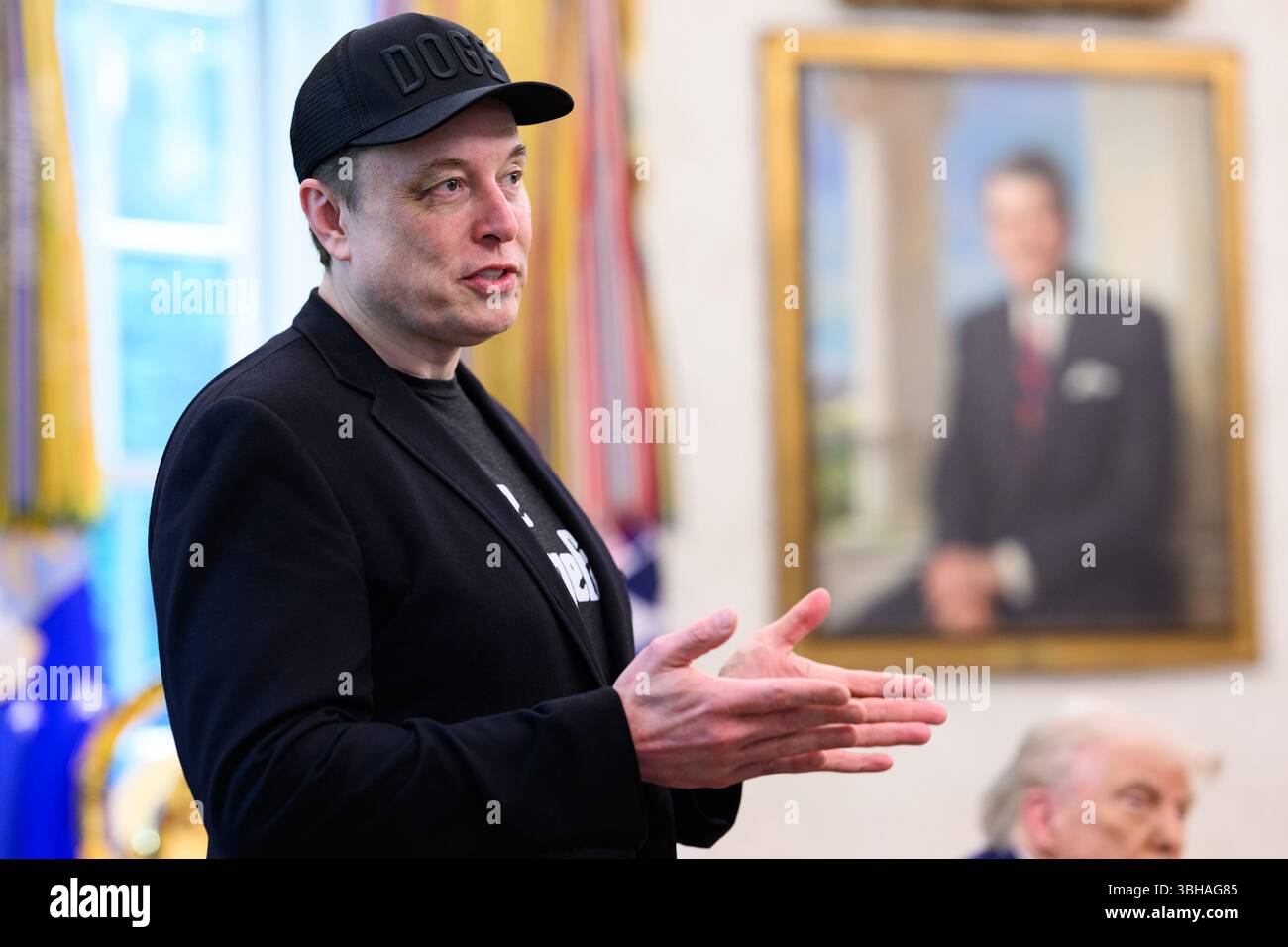 Departing DOGE adviser Elon Musk in the Oval Office of The White House ...