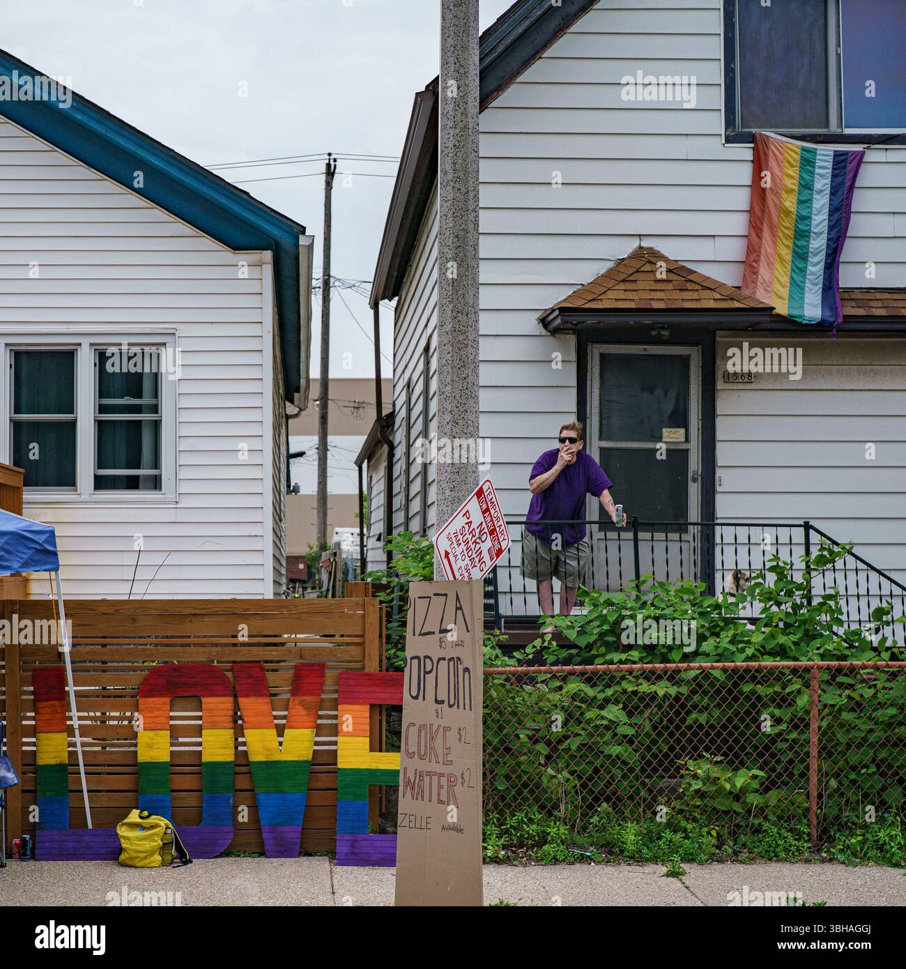 Wisconsin rainbow pride flag hi-res stock photography and images - Alamy