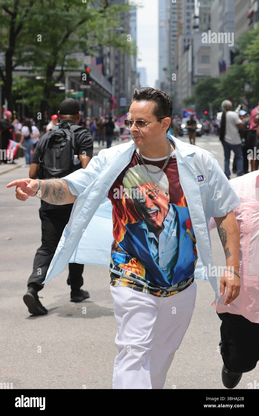 NEW YORK, NEW YORK - JUNE 08: Tito Puente JR., Celebrities, Politicians ...