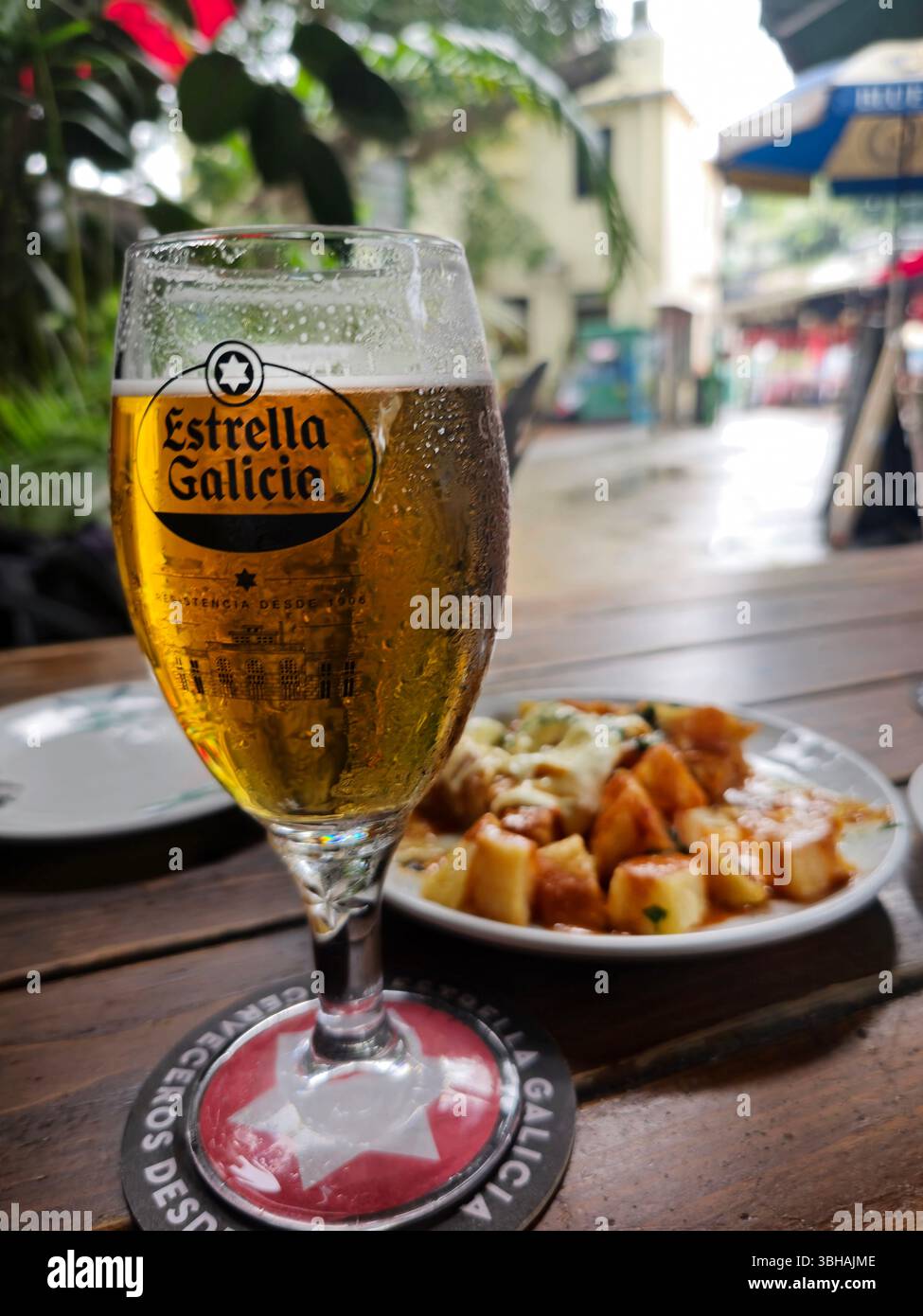 Patatas bravas beer smartphone stock photos and images - Alamy