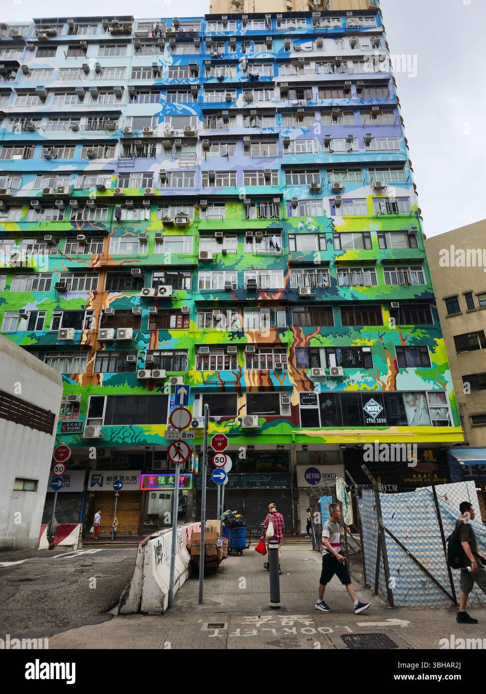 A painted old residential building on Nullah Rd in Mong Kok, Kowloon ...