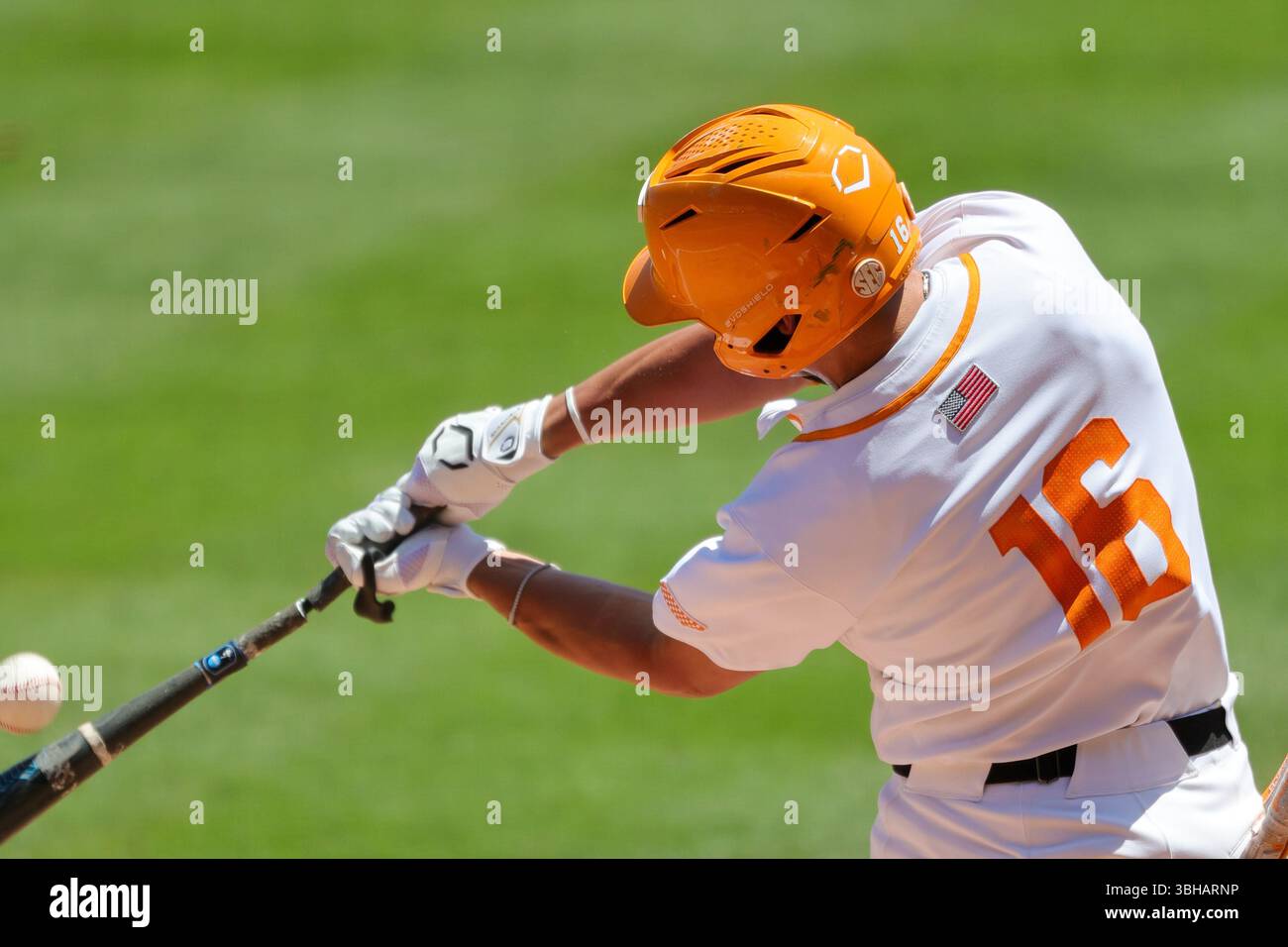 June 8, 2025: Dalton Bargo (16) of Tennessee has his bat crack in his ...