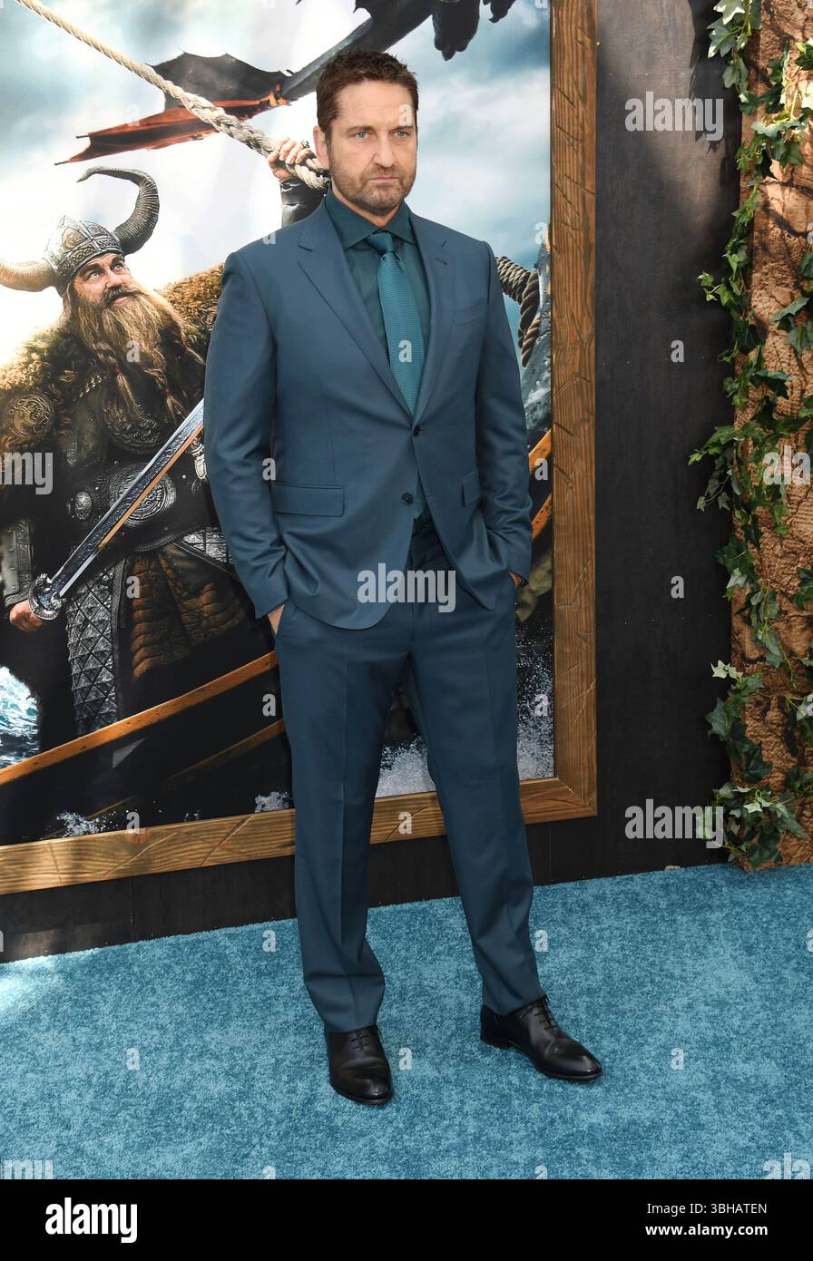 LOS ANGELES, CALIFORNIA - JUNE 07: Gerard Butler attends Universal ...
