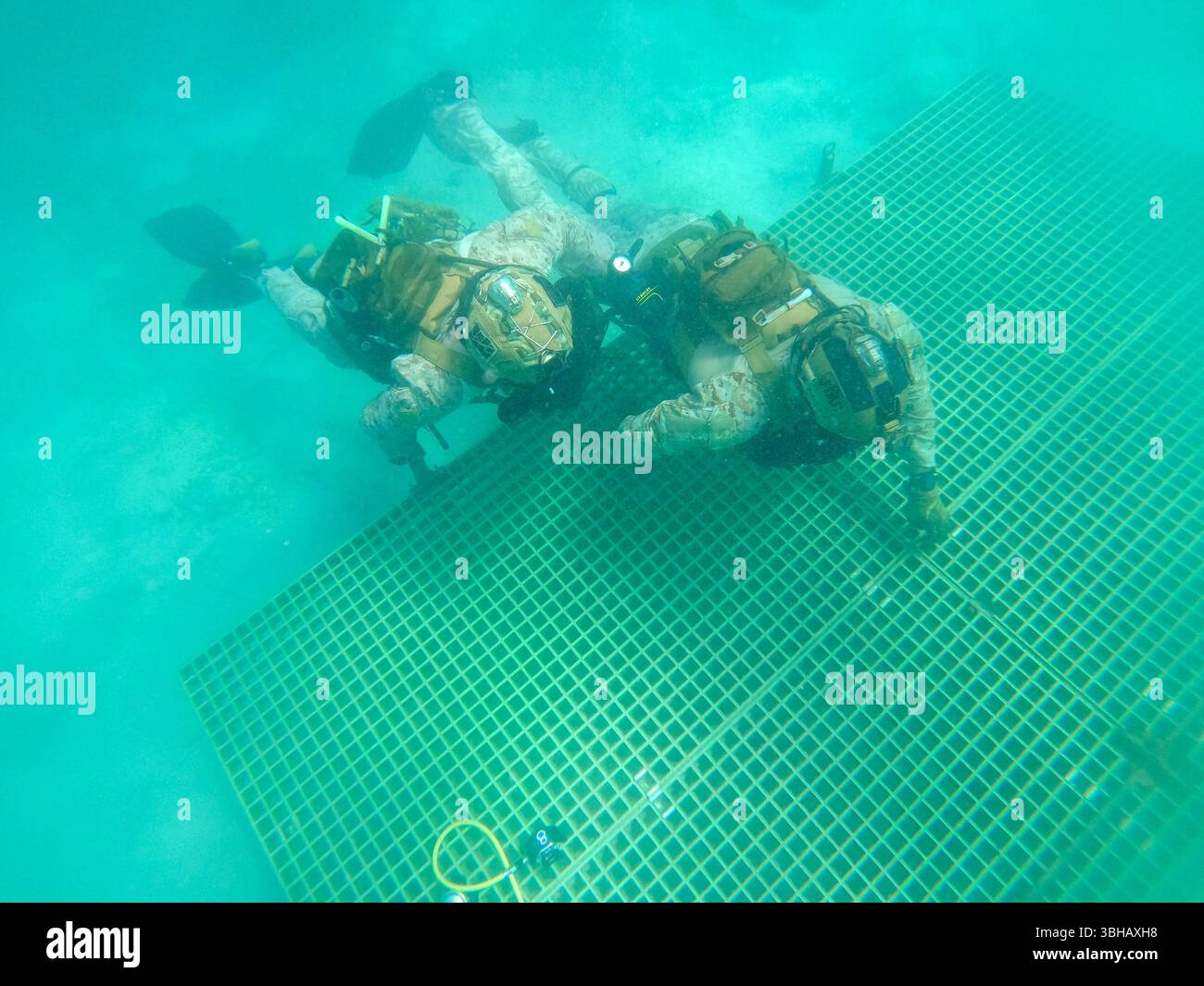 U.S. Marines with 2d Force Reconnaissance Company, 2d Reconnaissance ...