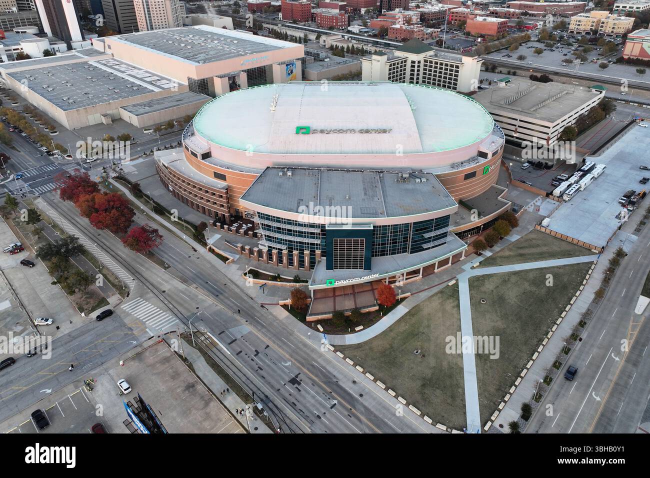 Paycom center thunder hi-res stock photography and images - Alamy