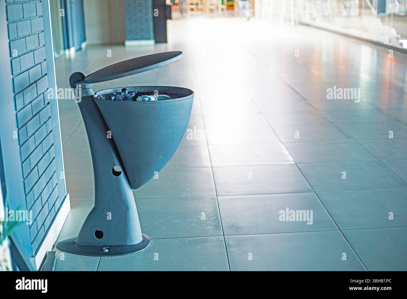 Design focused trash can hi-res stock photography and images - Alamy