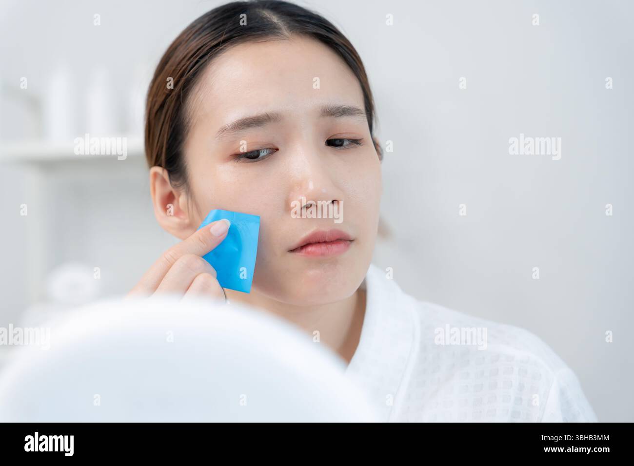 Oily face problem, Woman worried about face Dermatology, large pores ...