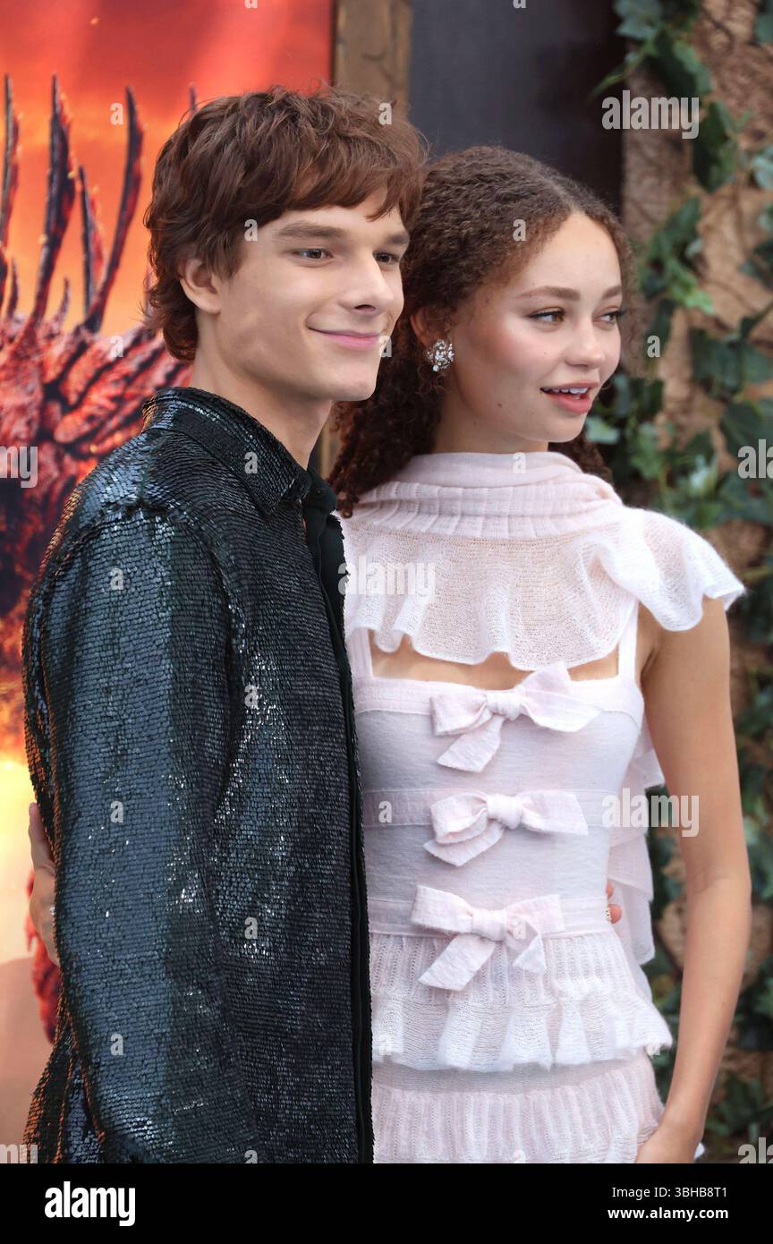 Mason Thames und Nico Parker bei der Premiere des Kinofilms How to ...