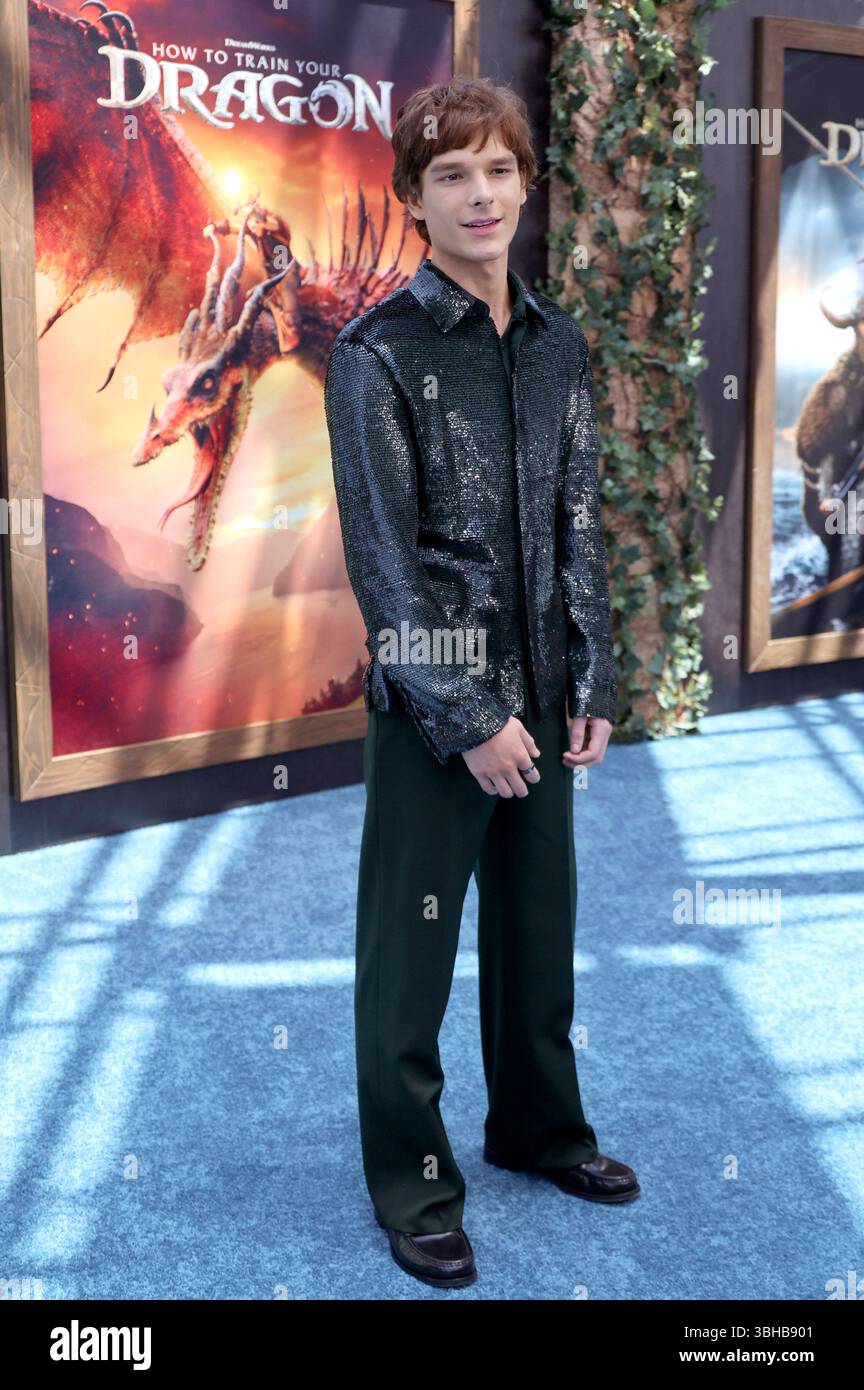 Mason Thames bei der Premiere des Kinofilms How to Train Your Dragon / Drachenzähmen leicht ...