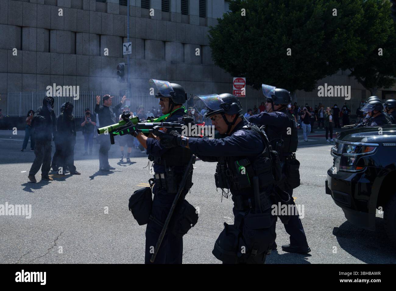 Los Angeles, California, USA. 8th June, 2025. LAPD Officers Fire ''Less ...