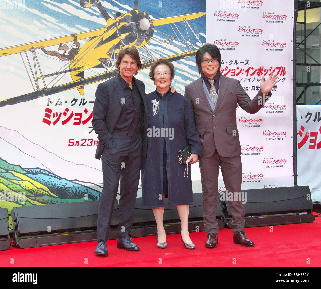 (L-R)Actor Tom Cruise, subtitler and film industry interpreter Natsuko ...