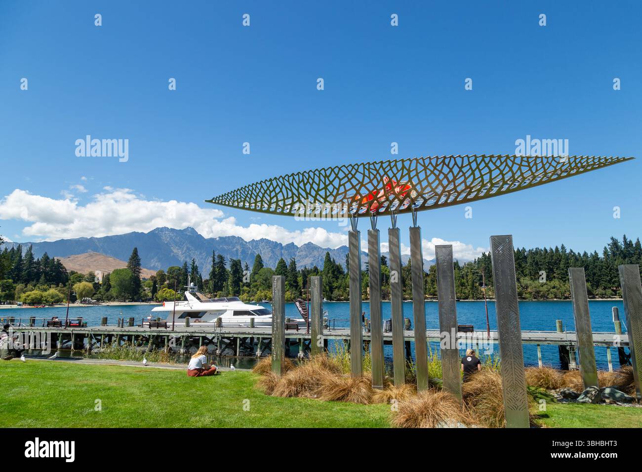 Stainless steel Wakatipu Vessel sculpture by artist Virginia King ...