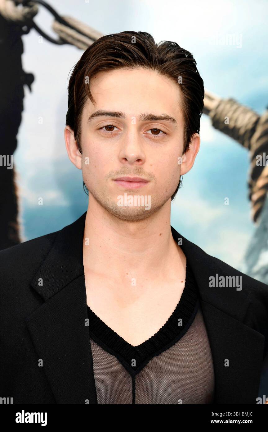 How to train your dragon 2025 hi-res stock photography and images - Alamy