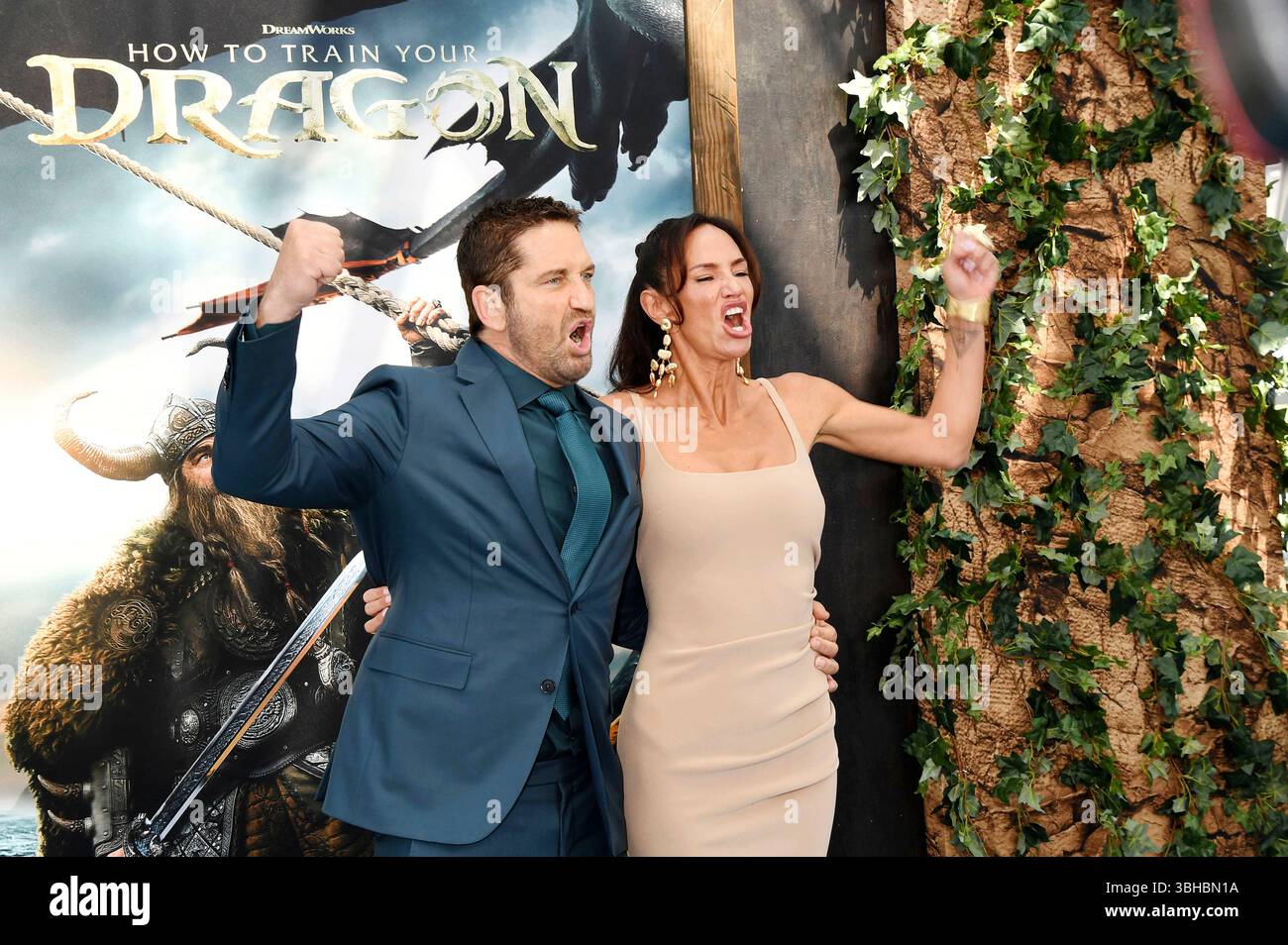 Gerard Butler und Morgan Brown bei der Premiere des Kinofilms 'How to Train Your Dragon ...