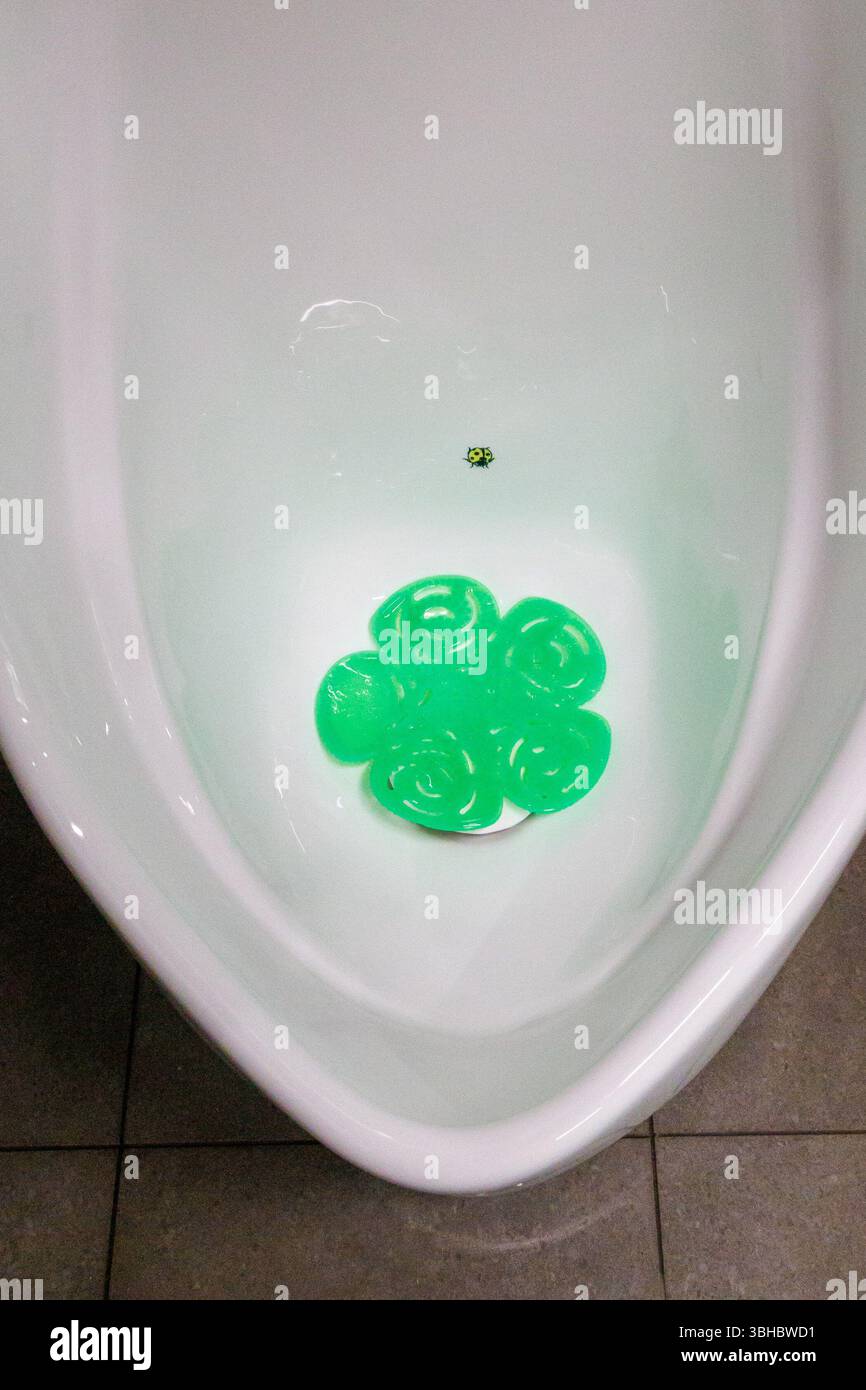Urinal painted hi-res stock photography and images - Alamy