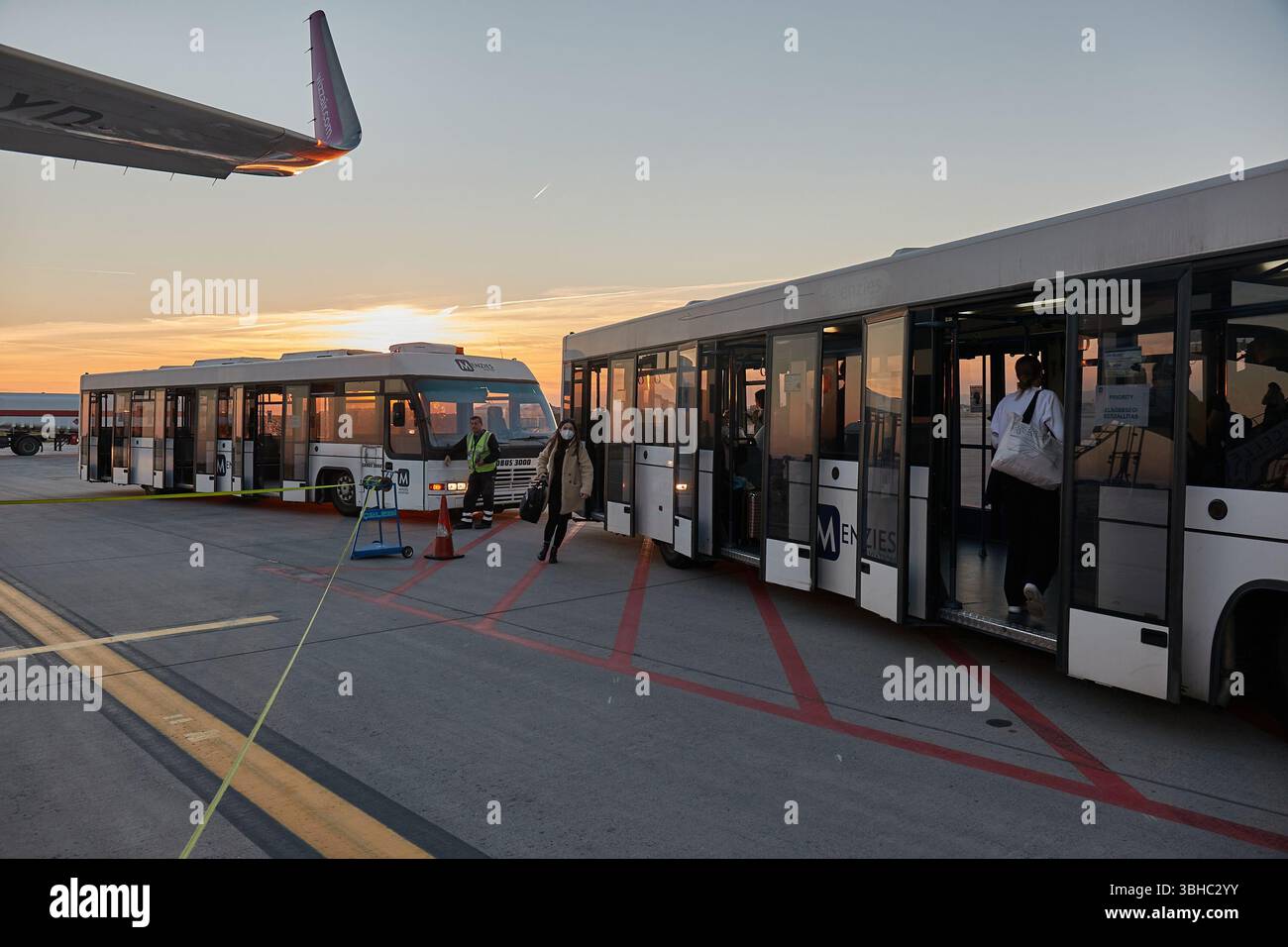 Aircraft landing from airplane hi-res stock photography and images - Alamy
