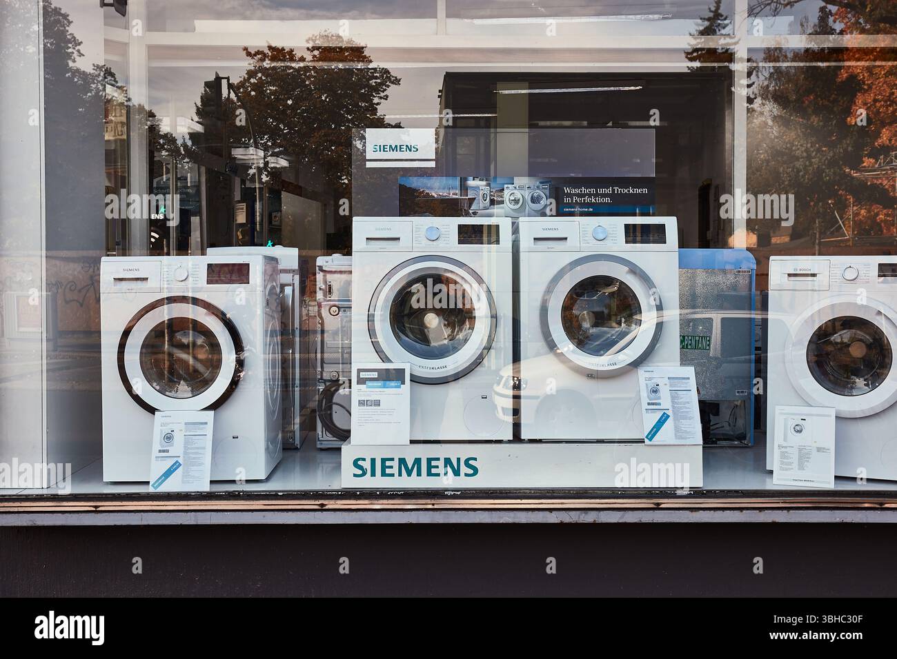Washing machines shop hi-res stock photography and images - Alamy