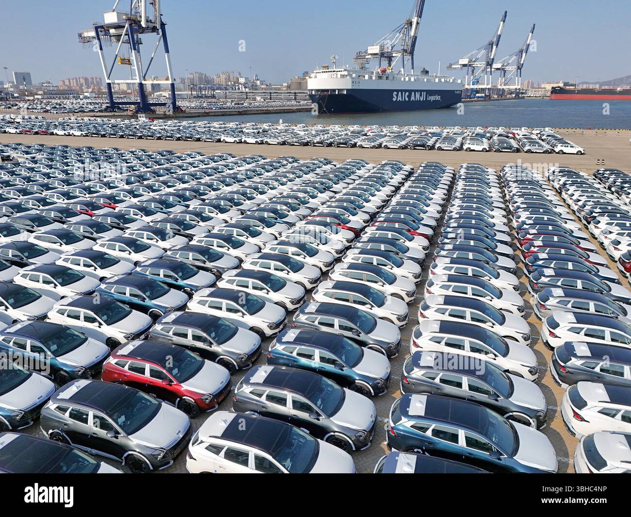 (250609) -- BEIJING, June 9, 2025 (Xinhua) -- An aerial drone photo ...