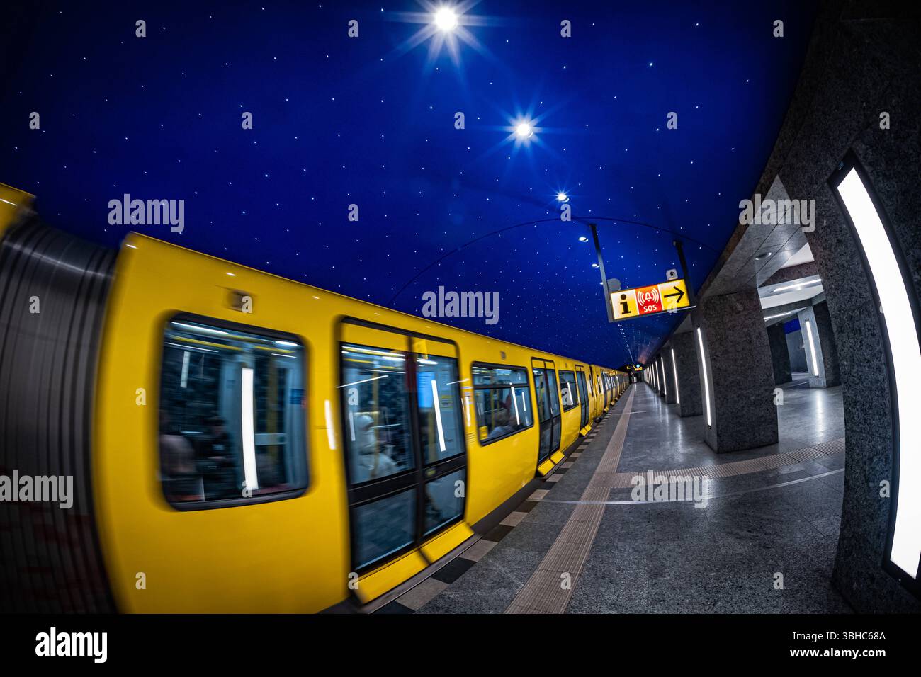 Berlin Mitte, BVG Bahnhof Station Bahnhof Museumsinsel auf der Linie U5 ...