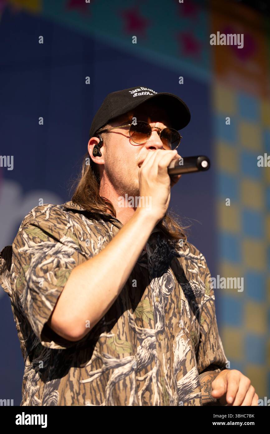 NASHVILLE, TENNESSEE - JUNE 8 , 2025: Country artist Redferrin performs ...