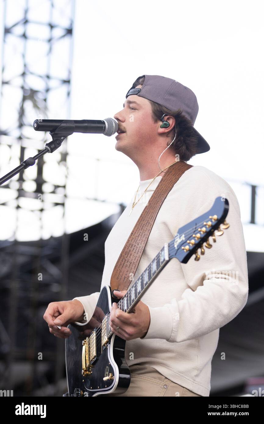 NASHVILLE, TENNESSEE - JUNE 8 , 2025: Country artist Dylan Marlowe ...