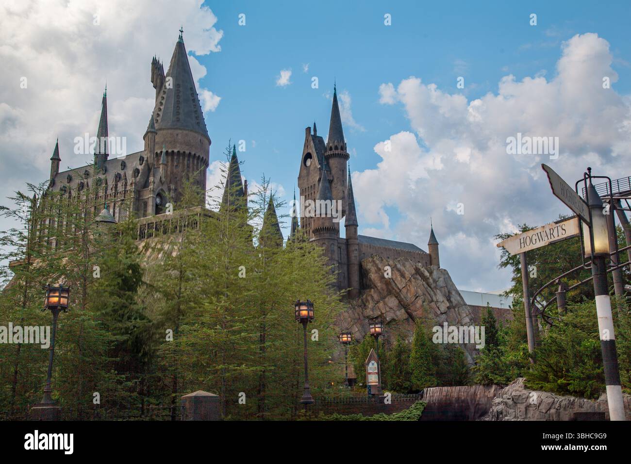 The Hogwarts Harry Potter and the forbidden journey ride at Wizarding ...