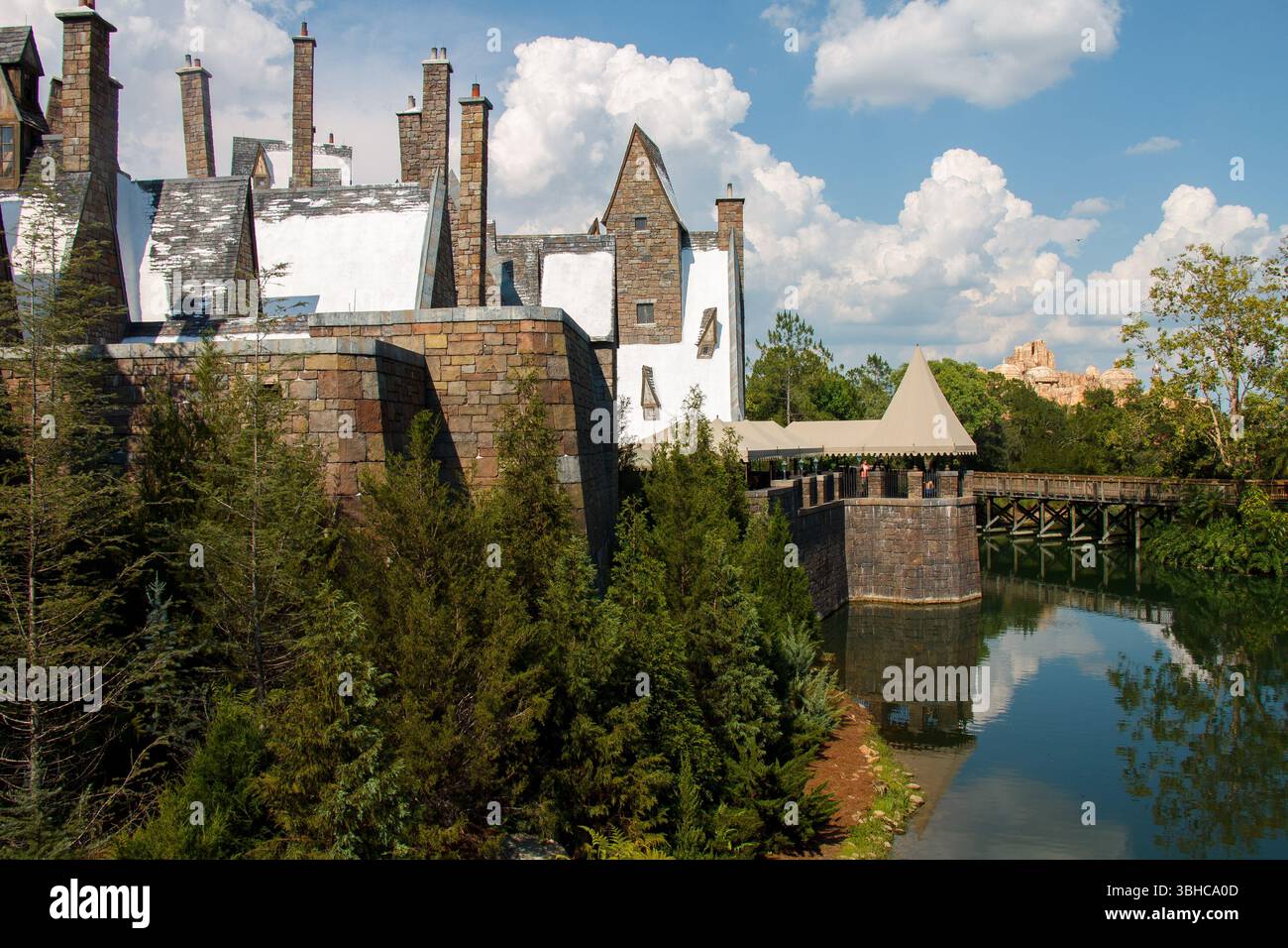 The Wizarding World of Harry Potter - Hogsmeade village, Islands of ...