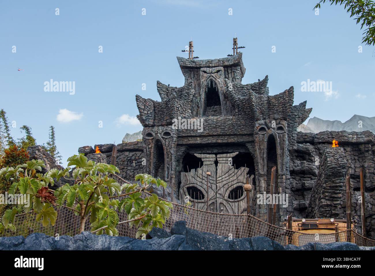 The Skull Island: Reign of Kong ride in Jurassic Park, Island of ...
