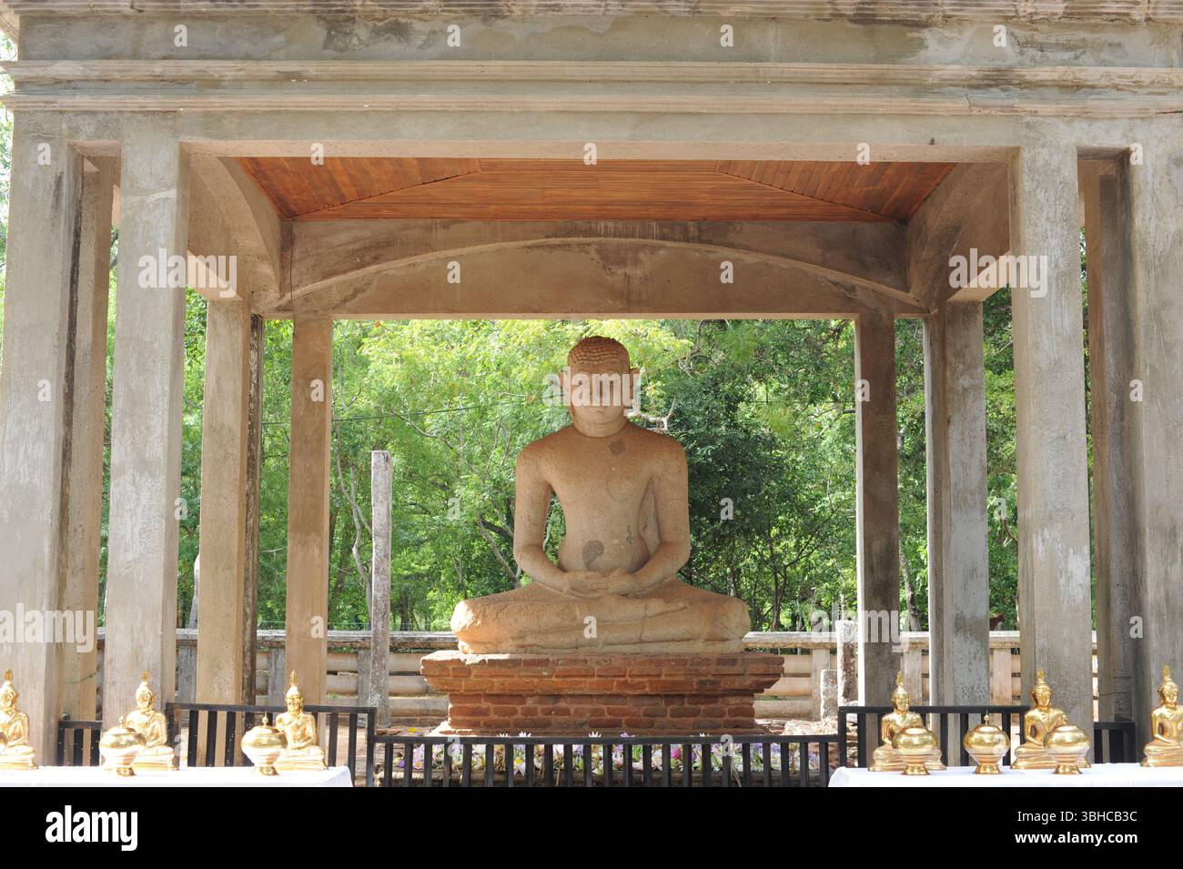 Statue of Samadhi Buddha in the position of the Dhyana Mudra meditation ...
