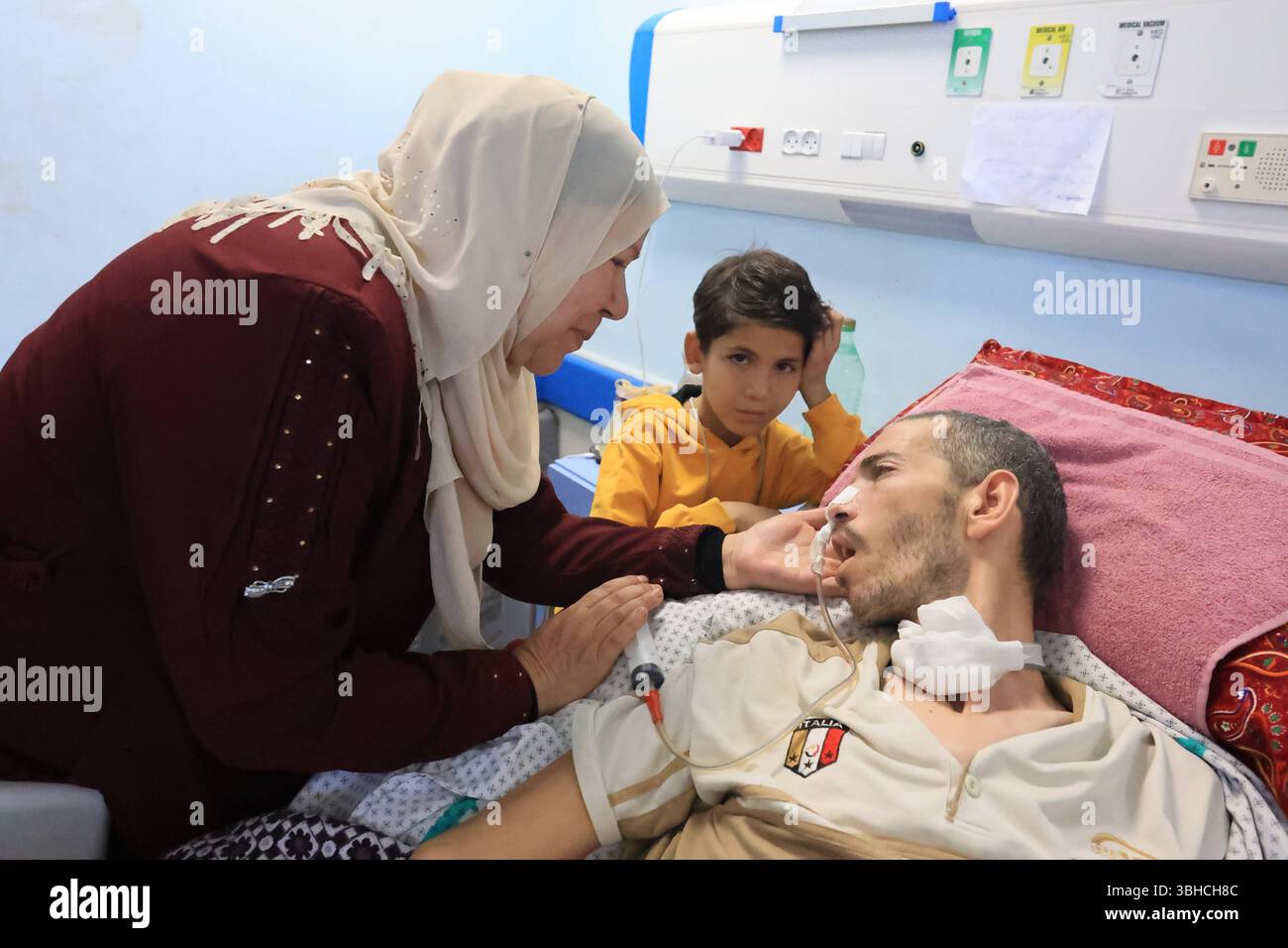 Palestinian Naeel Abdel Aal 37 years old is receiving medical care at ...