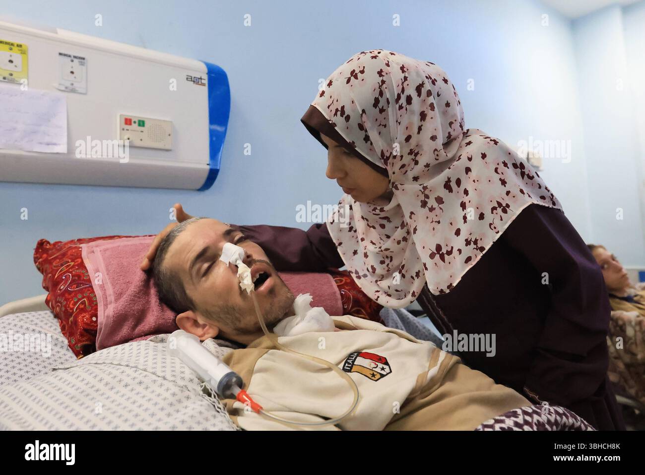 Palestinian Naeel Abdel Aal 37 years old is receiving medical care at ...