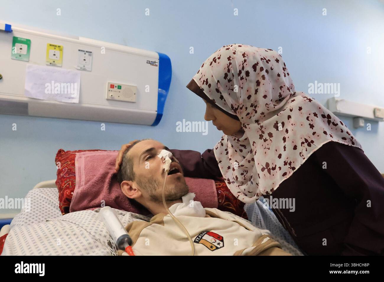 Palestinian Naeel Abdel Aal 37 years old is receiving medical care at ...