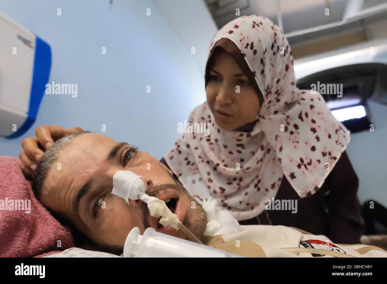 Palestinian Naeel Abdel Aal 37 years old is receiving medical care at ...