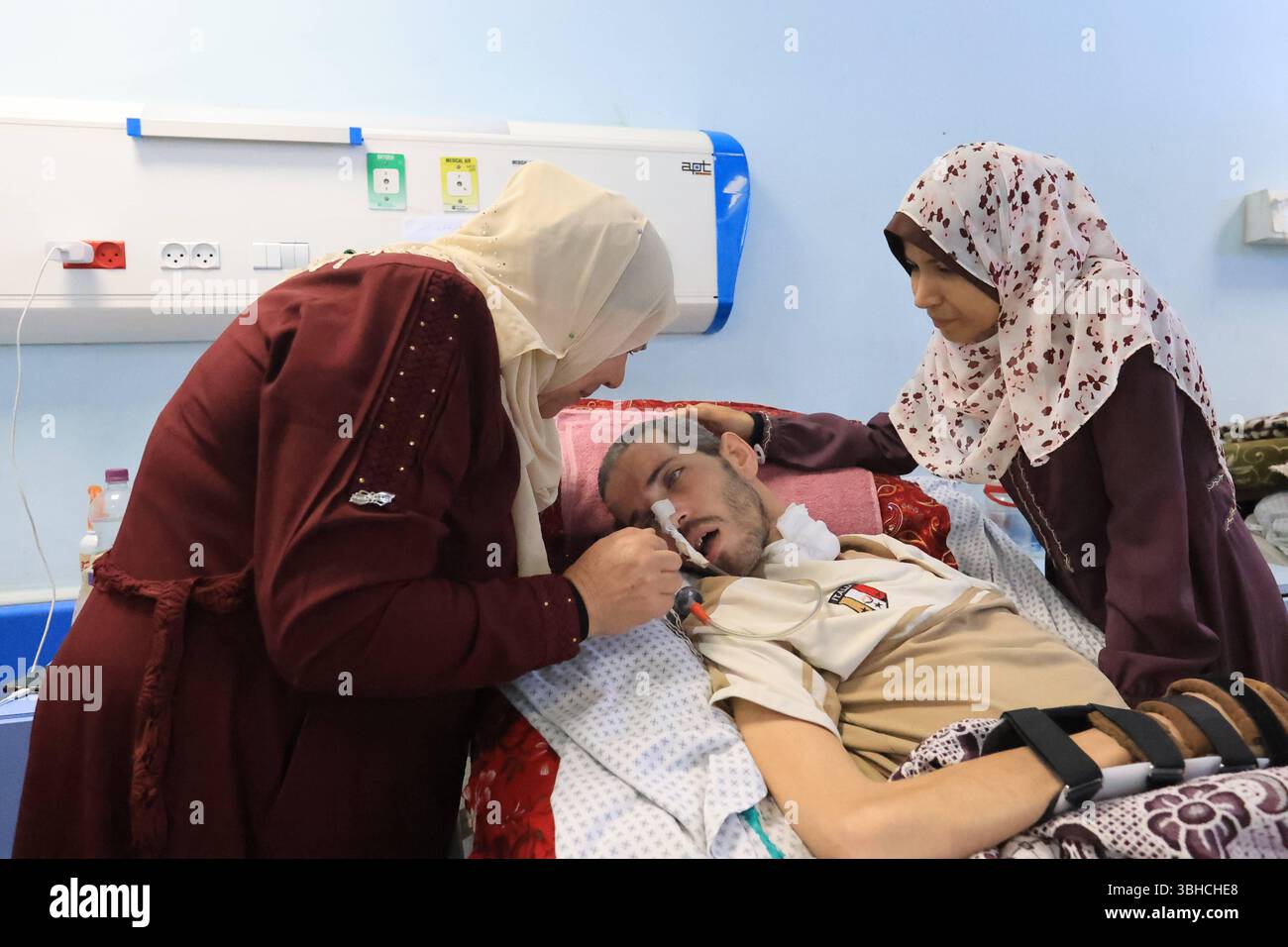Palestinian Naeel Abdel Aal 37 years old is receiving medical care at ...