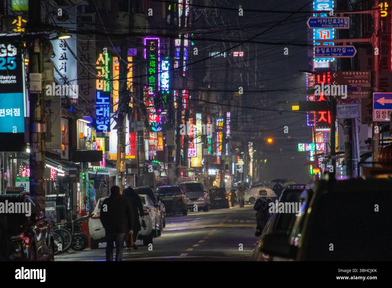 Night seoul street hi-res stock photography and images - Alamy