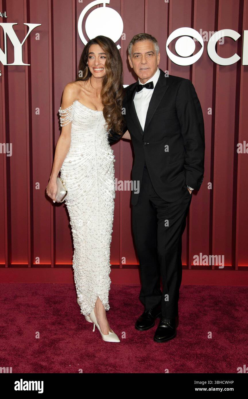 George Clooney mit Ehefrau Amal Ramzi Alamuddin Clooney bei der ...