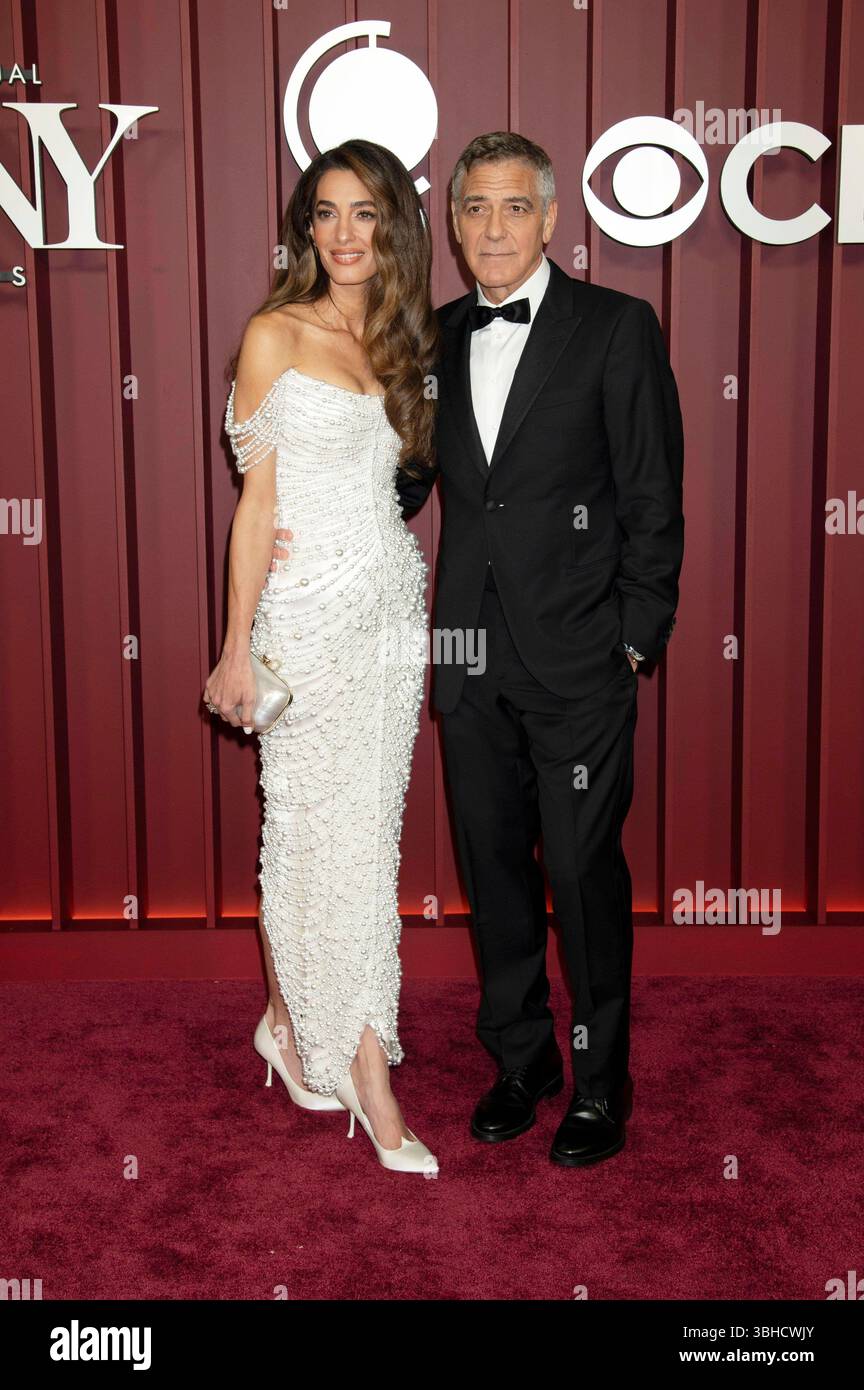 George Clooney mit Ehefrau Amal Ramzi Alamuddin Clooney bei der ...