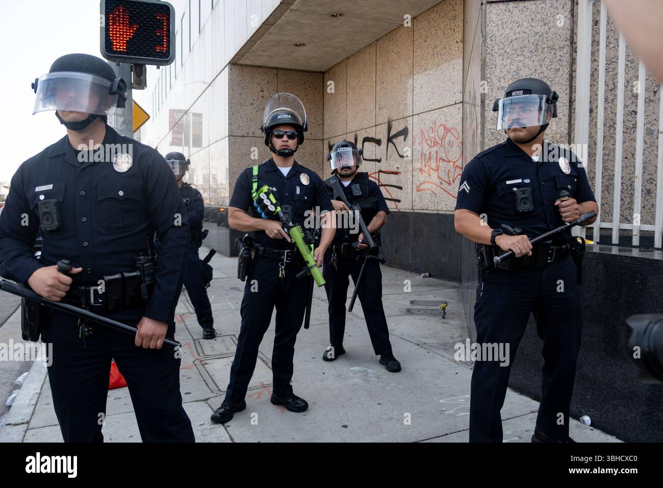 Los Angeles, USA. 08th June, 2025. LAPD officers block the street to ...
