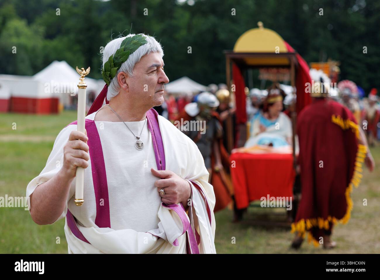 Bramsche, Germany. 09th June, 2025. An actor dressed as the Roman ...