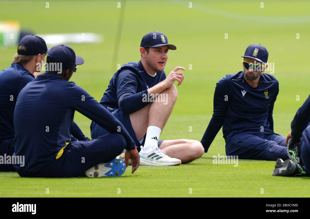 South Africa coach Stuart Broad speaks to the players during a nets ...