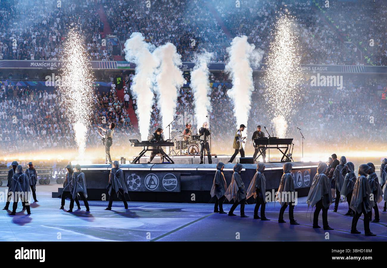Im Bild: Der Auftritt von Linkin Park mit Emily Armstrong und Mike ...