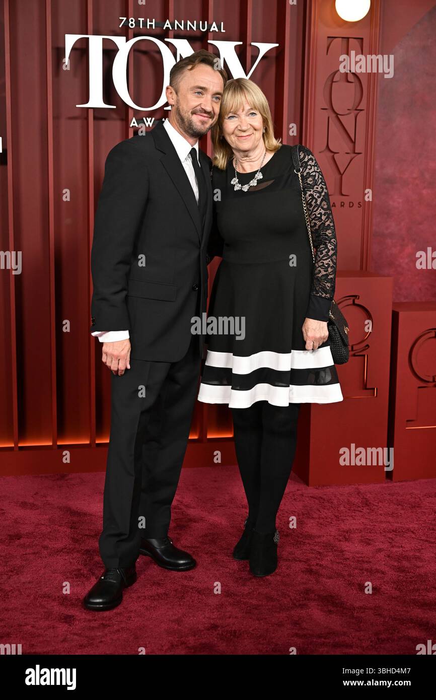 Photo by: NDZ/STAR MAX/IPx 2025 6/8/25 Tom Felton and mother Sharon ...