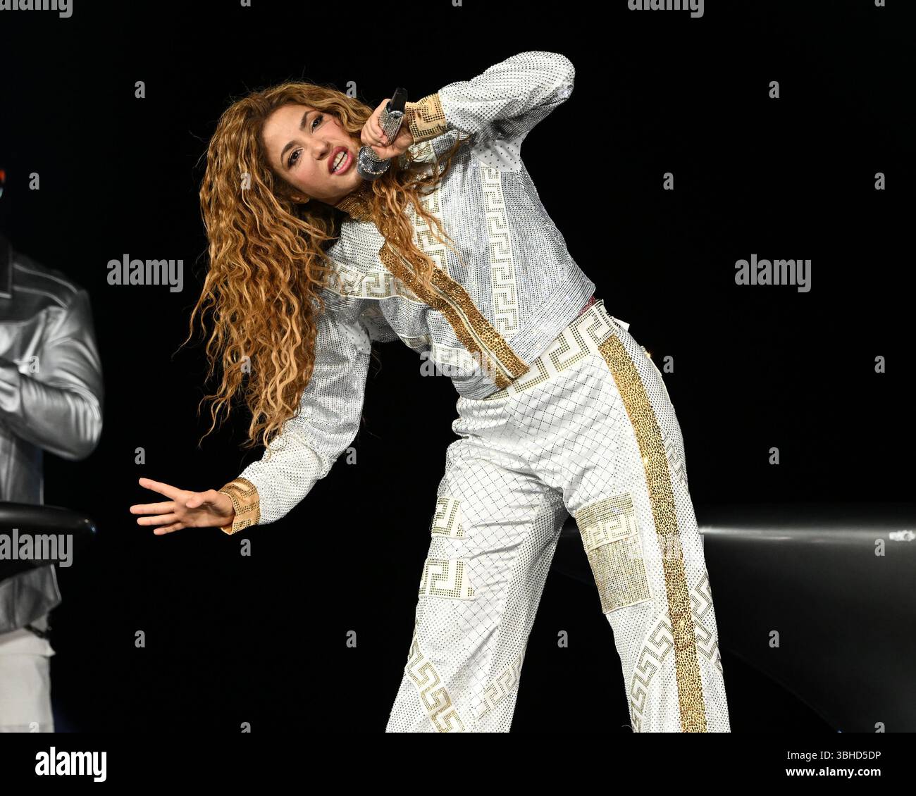 Miami Gardens, FL, USA. 07th June, 2025. Shakira performs during Las ...