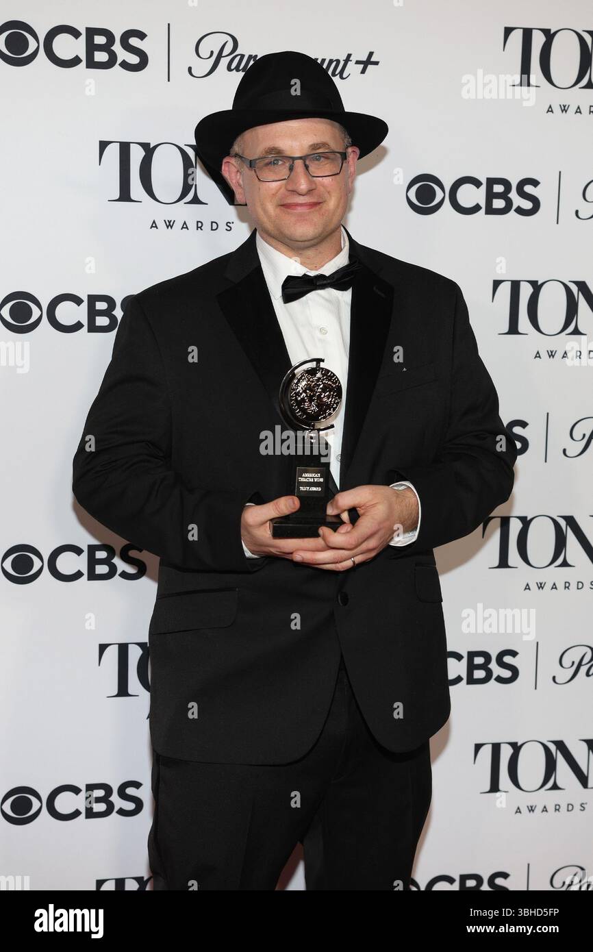 Jonathan Spector in the press room for The American Theatre Wing s 78th ...