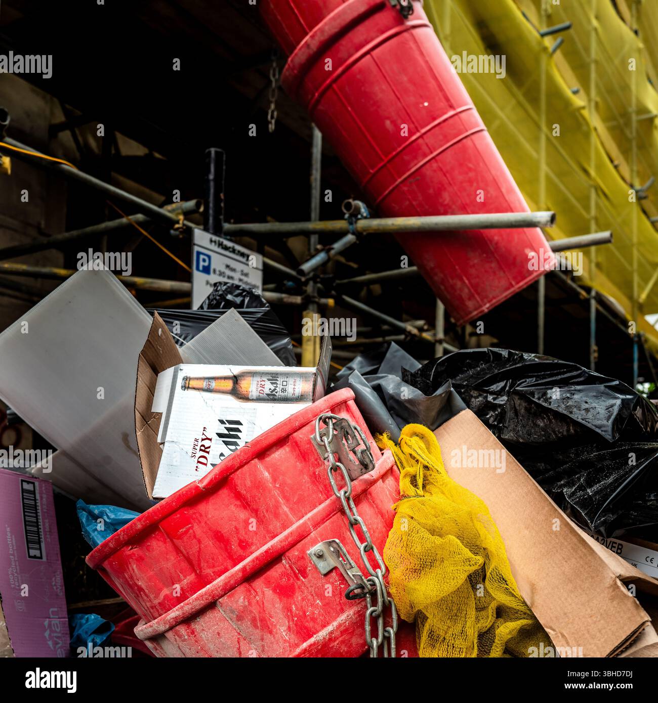 Interlocking scaffolding hi-res stock photography and images - Alamy