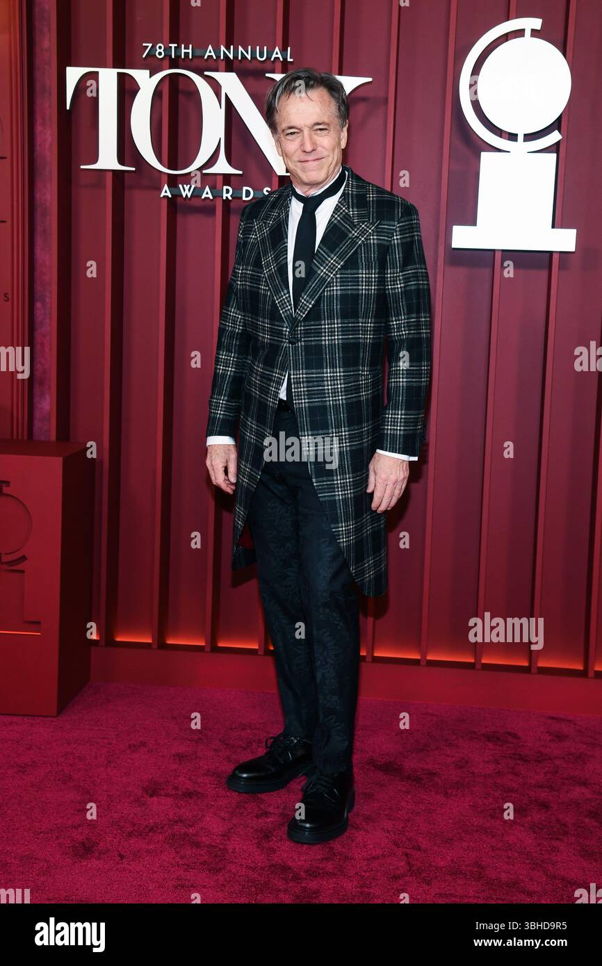 New York, USA. 08th June, 2025. Derek McLane walking on the red carpet ...