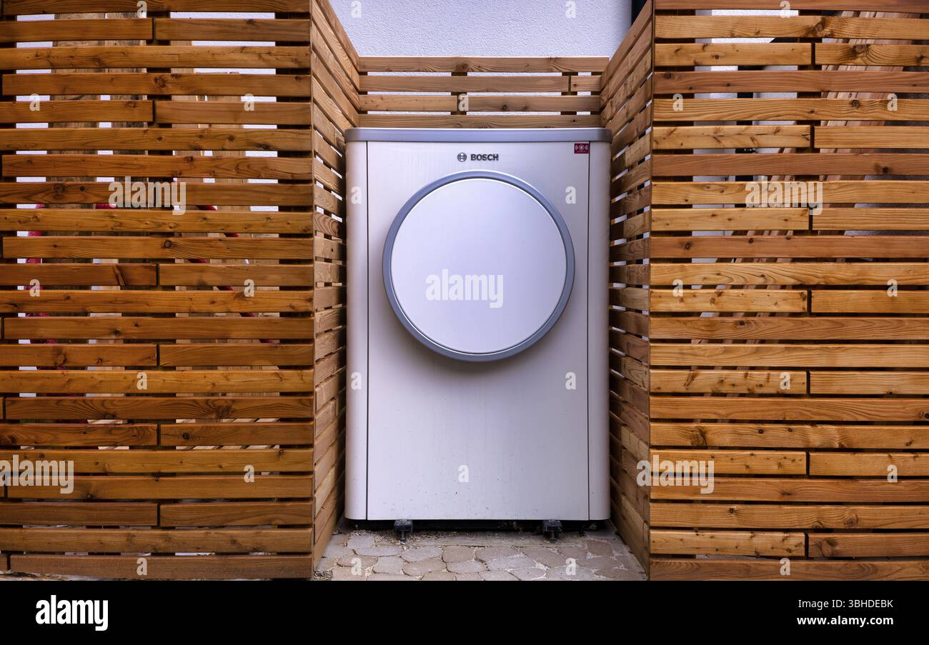 Bosch Compress 7400i AW air-to-water heat pump, logo, outdoor unit ...