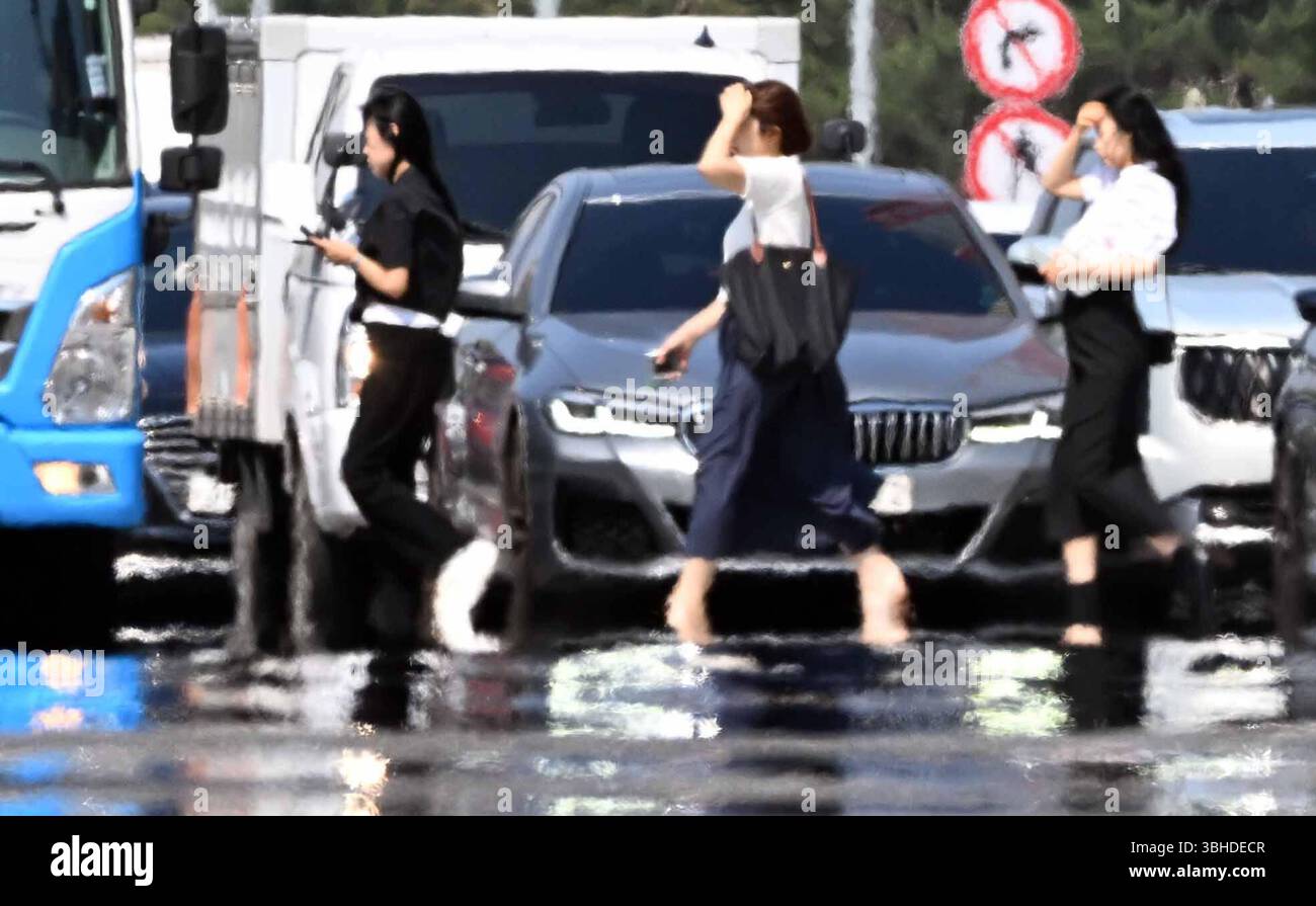 Heatwave hits Seoul People walk on a street in Seoul, South Korea, June 9, 2025. The Korea ...